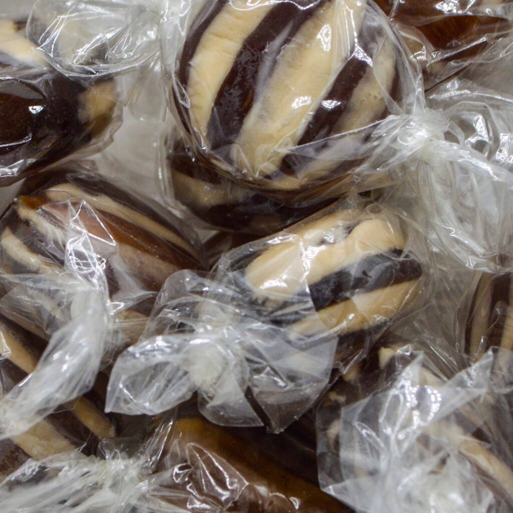 Welsh Mint Humbugs - 2.75kg Bag - The Welsh Sweetshop｜Wholesale Sweets ...